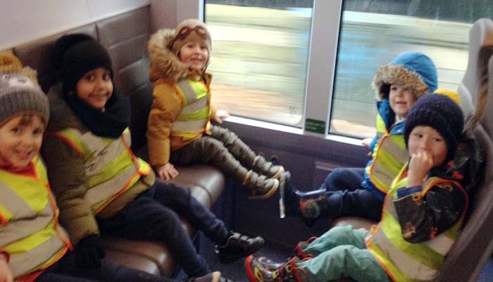 Cygnets And Swans Bus Adventure! | 22 Street Lane Nursery